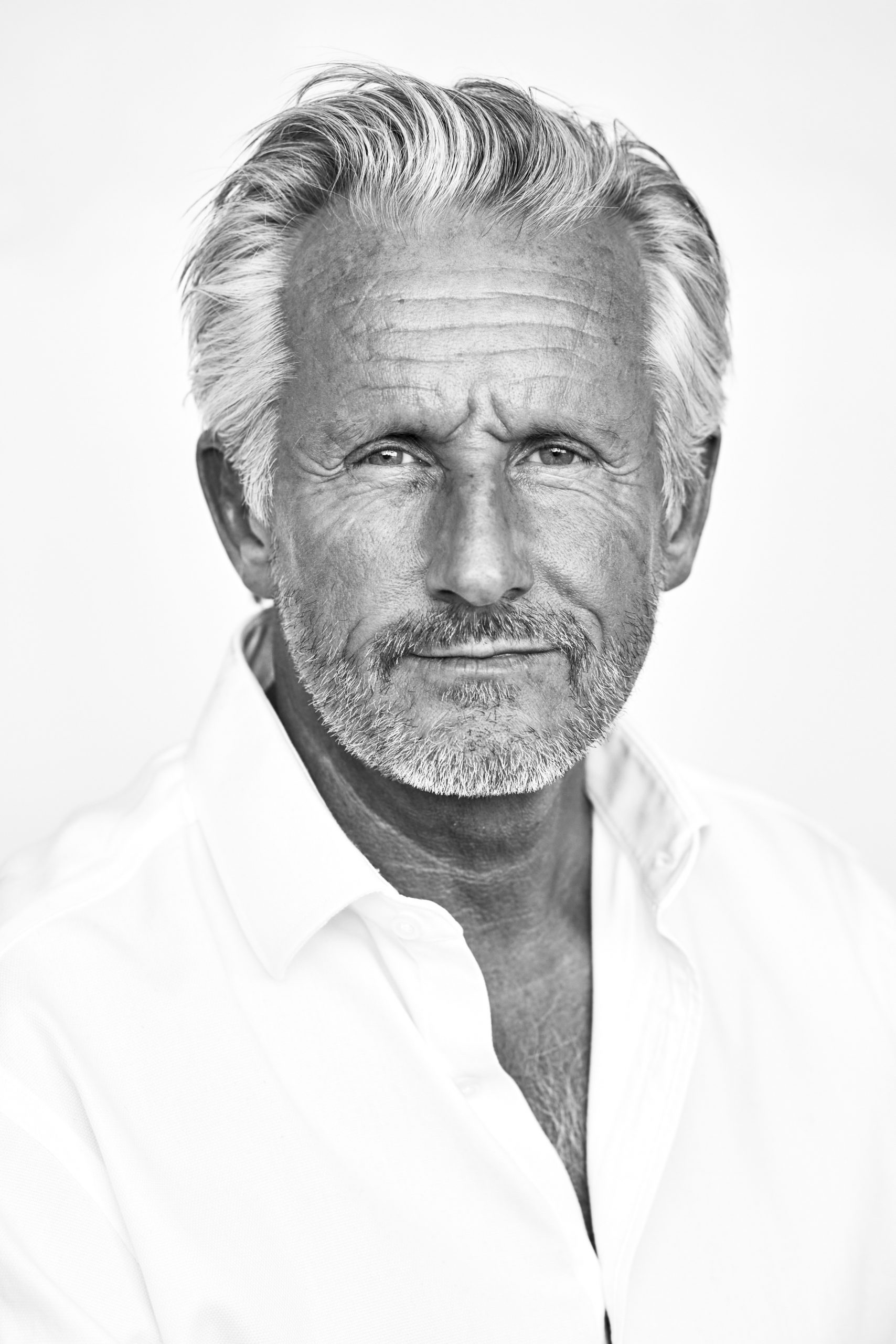 Simon R. - The BESTAGE MODELS International